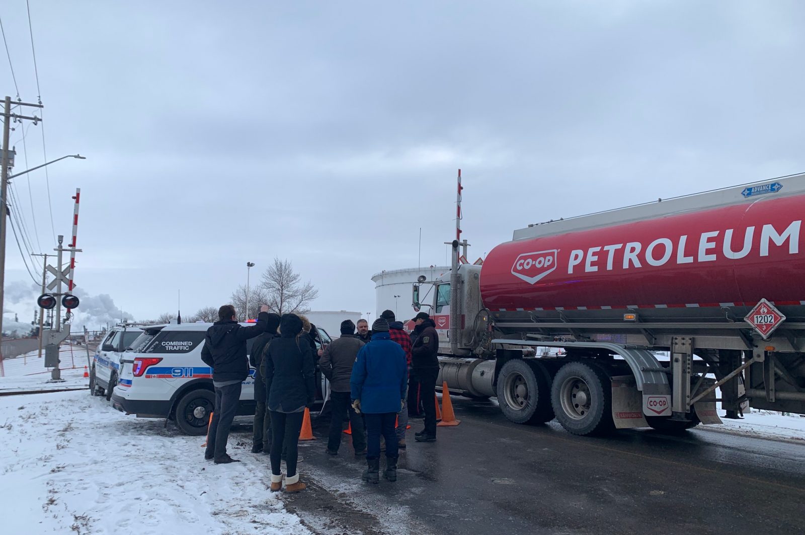 Regina police clear up area around Co-op refinery | 980 CJME